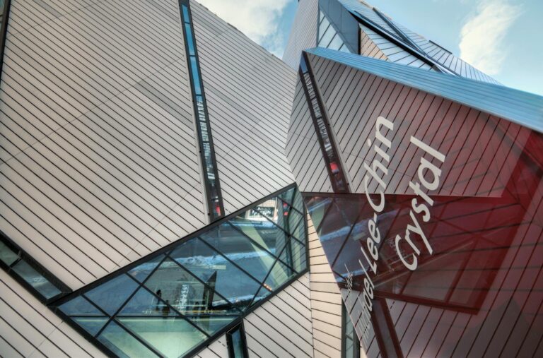 Royal Ontario Museum (ROM) Guide [2026]: Tickets, Exhibits & Tips